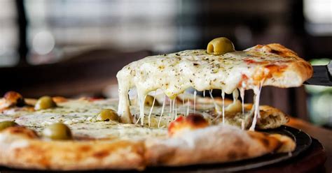 Un maestro pizzero reveló cuál es el secreto para hacer una pizza perfecta Infobae