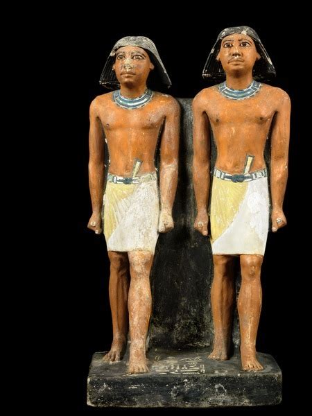 المتحف المصري ٢٠٠ عام علم مصريات تمثال مزدوج لنى ماعت سد كان كاهنا لكلا