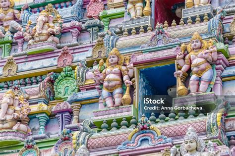 빅토리아 도시 마헤 섬 세이셸에서 힌두교 사원의 다채로운 조각 힌두교의 종교 동상 빅토리아 세이셸에 대한 스톡 사진 및 기타 이미지 빅토리아 세이셸 전통 0명