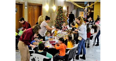 Коледна работилничка за малки и големи отваря врати в Общината в Търново