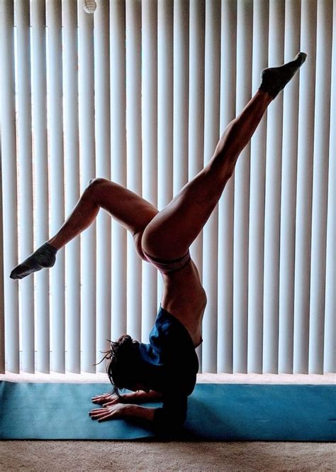 Foto De Forearm Stand For The Win