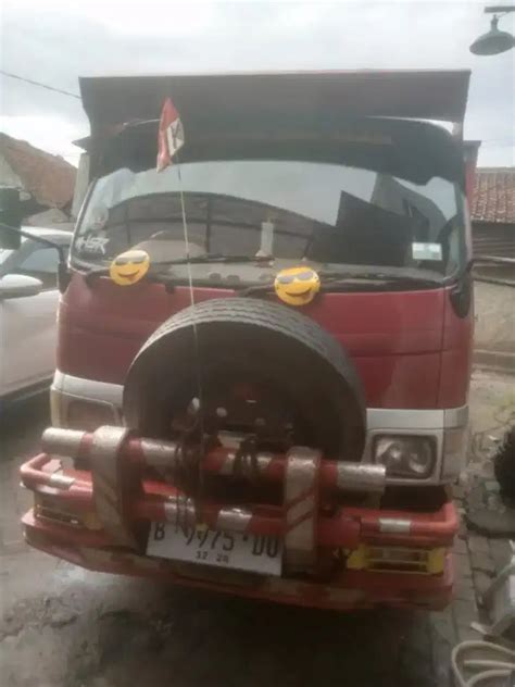 Harga Truck Bekas Lacak Harga
