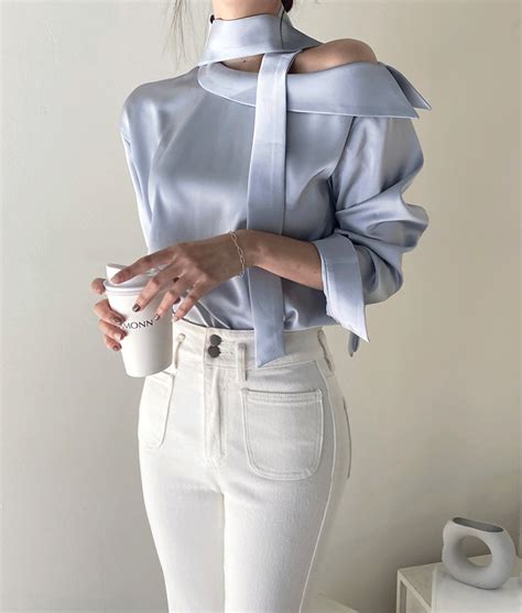엔드에이 새틴 스카프 언발 블라우스