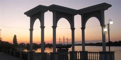 У Голій Пристані пролунали вибухи — новини України Nv