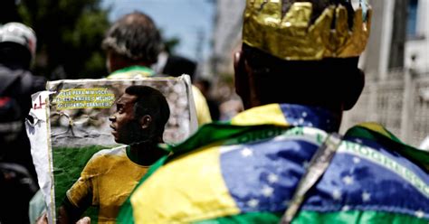 Pelé Eterno Corpo De Edson Arantes Do Nascimento é Sepultado Em Santos