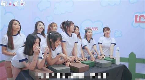 Giữa đêm Khuya Mời 12 Hot Girl Tới Nhà Tự Livestream Squid Game Phiên