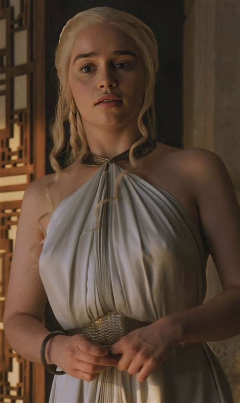 Emilia Clarke Scrolller