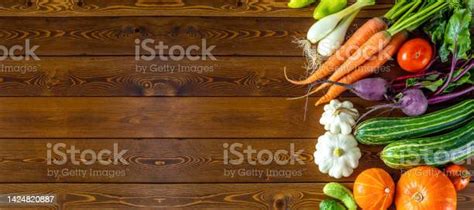 나무 테이블 배경에 다양한 야채의 음식 사진 복사를위한 공간 개념에 대한 스톡 사진 및 기타 이미지 개념 개념과 주제 건강한 생활방식 Istock