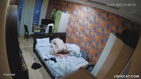 해킹된 가정 감시 카메라 25세 커플 섹스 매우 섹시한 승마 자세의 소녀 오르가즘이 매우 격렬하게 뒤틀림 큰 소리로 신음