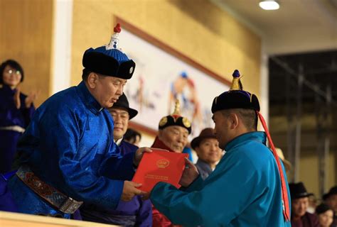 Монгол Улсын начин харцага цолны болзол хангасан бөхчүүдэд цол олголоо E Mn