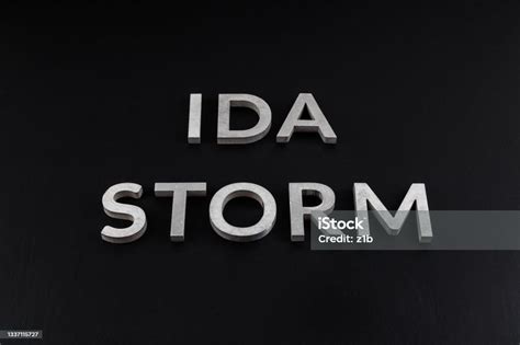 말린 검은 무광택 표면에 은금속 글자로 누워 단어 이다 폭풍 0명에 대한 스톡 사진 및 기타 이미지 0명 개념 건조한 Istock