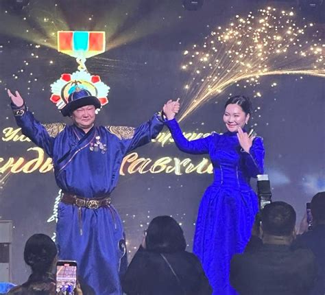 Мэдээллийн Ардын жүжигчин С Жавхлан найран дээрээ МУГЖ Т Баясгаланд гэрлэх санал тавилаа