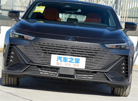 نسخه قدرتمند هیبریدی سدان چانگان Uni V در چین