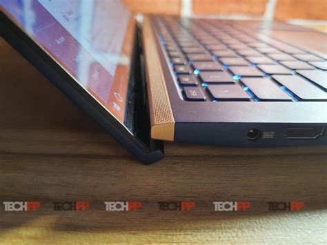 Asus Zenbook Ux Review Your Touchpad Now Has A Screen Techpp