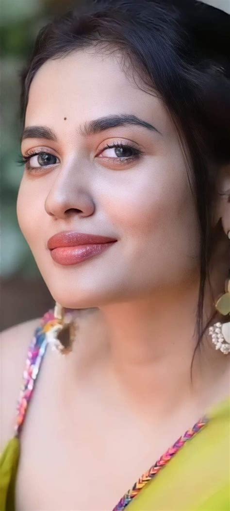 Gorgeous And Elegant Midel And Actress From India R Beautifulindianwomen