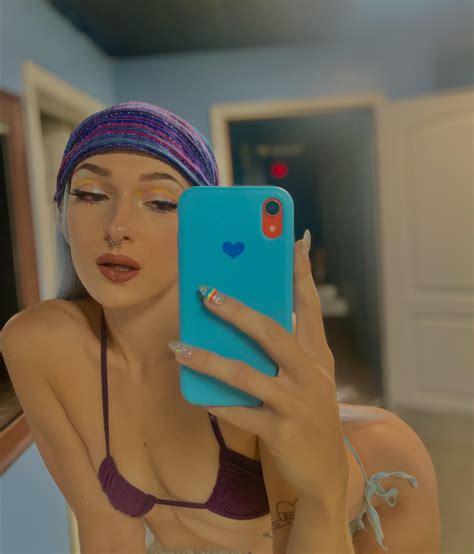 Small Girl Workin Hard Scrolller