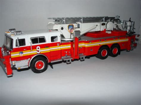 Купить Современное производство code 3 fdny towerladder 9 kitbash в