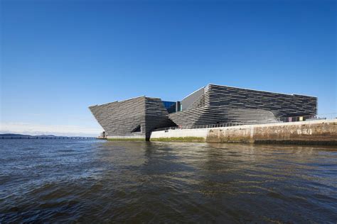 Kengo Kuma Unveils Cliff Like Vanda Dundee Museum