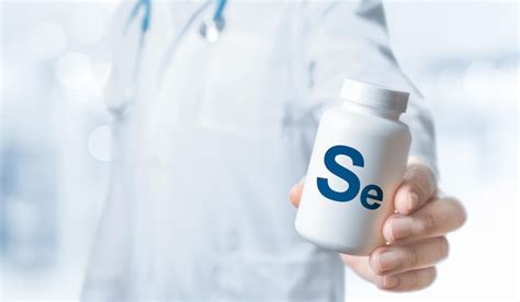 Premium Photo Se Selenium Supplements For Human Health Doctor Hold Se
