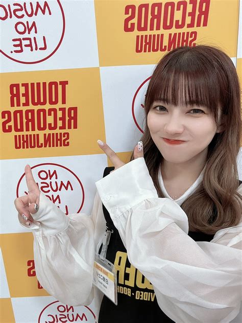 日南ことり 衛星とカラテア On Twitter 今日からタワレコ店員です💿