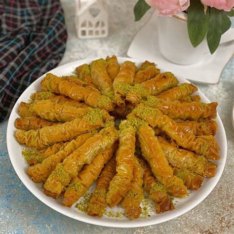 طرز تهیه باقلوا رولی به روش ترکیه ای مرحله به مرحله