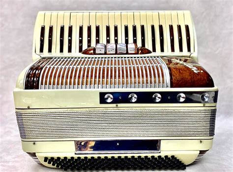 Cingolani Accordion 3 Reed Gcl127 Reverb