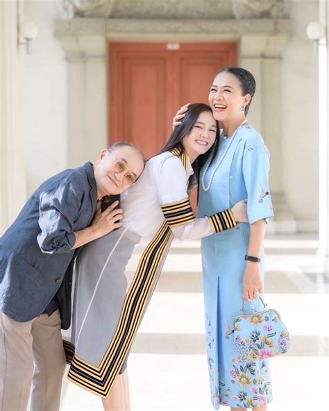 กบ ปภัสรา น้ำตาไหล น้องเหนือ ดิสรยา ลูกสาวกบ พรเทพ เข้ารับปริญญา นิเทศศาสตร์อินเตอร์ จุฬาฯ