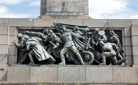 „Паметникът на Съветската армия“ вече е със статут на частна държавна собственост Flashnews