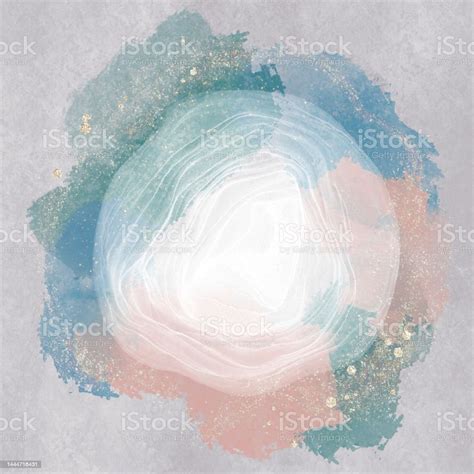 정사각형 추상 템플릿입니다 파란색 녹색 및 분홍색 수채화 브러시 스트로크 금색 반짝이 및 흰색 공간이 있는 회색 배경 금색에