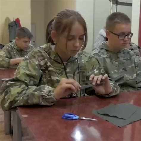 Григорий Степанов On Twitter Rt Sobollubov Школьники из Кургана делают обереги для отправки