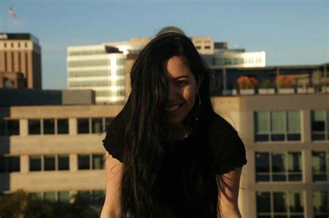 Daya Tarik Cewek Cuek Pantas Banyak Cowok Diam Diam Naksir