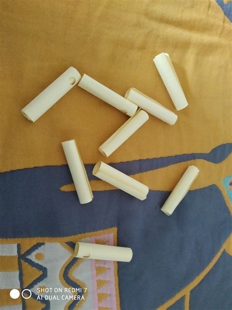 Манайхаан Сугалаанд хамрагдаж цоолбор авч байгаа нь хэдхэн Сугалаа явуулж зарж байгаа