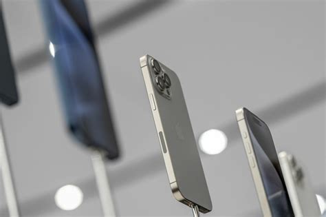 Iphone Vs Z Flip Vs Z Fold Comparing Specs Price Cameras Mobile