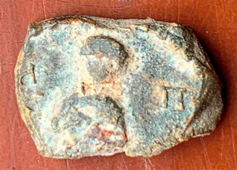 У замку на Хмельниччині знайшли князівські печатки ХІІ століття Новости Section Ukr Net