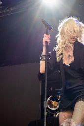 Taylor Momsen Performing At Sonic Temple Art And Music Festival 2023