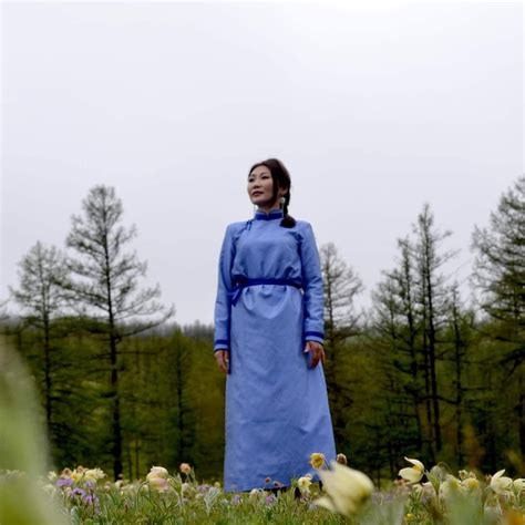 Сайн байцгаана уу Бас нэгэн сайхан нуурын дууг нутгын дуучин ахтайгаа хамтран дууллаа 🎤хүлээн