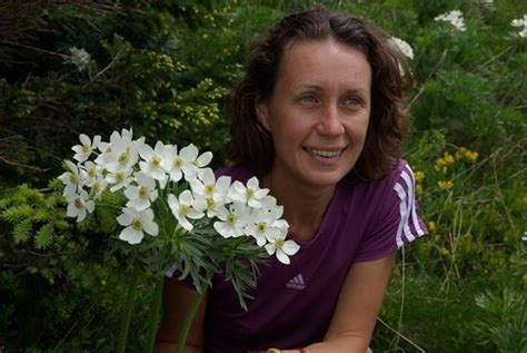 Рядко цвете възкръсва като птицата Феникс в Северозапада