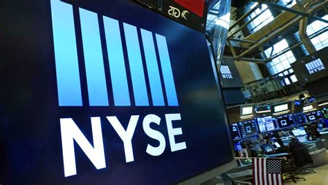 Dow Plunges More Than 1000 Points Amid Fears Over Higher Interest Rates