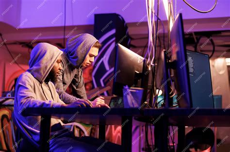 Premium Photo Scammer Helping Hacker To Breach Server