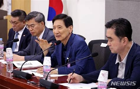 발언하는 이상목 상임대표