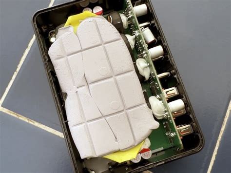 性能の割に安いusb充電器の動作が怪しいので分解したら「謎の塊」が入っていた話 Cnet Japan