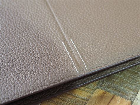 The HP Spectre Folio in all its leather-bound glory - CNET