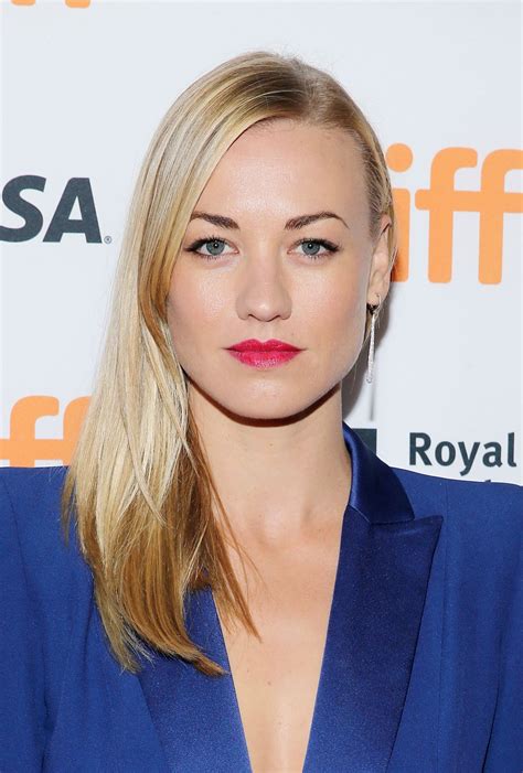 Corpo De Yvonne Strahovski