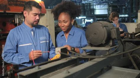 Vidéo Stock Asian Male And Female African American Engineers In Safety