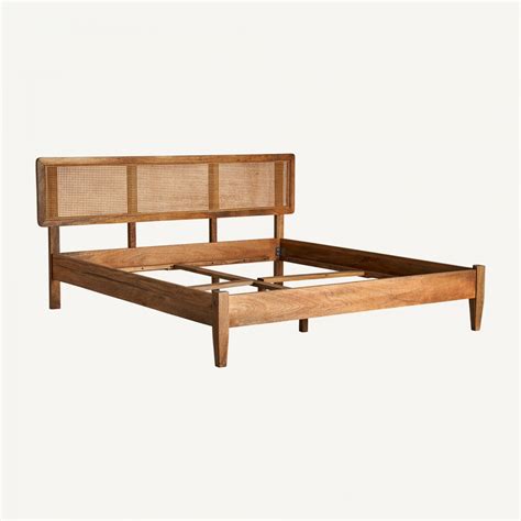 ხის საწოლი Interiorismo