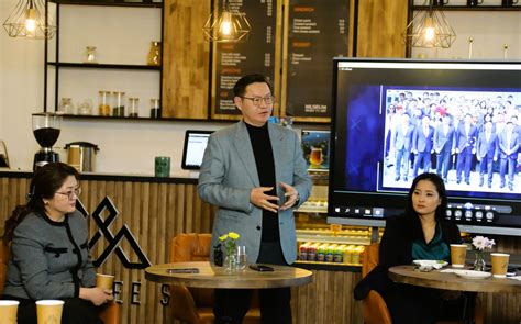 Үндэсний үйлдвэрлэгчид ажил хэрэгч өглөөний цай уулзалт хийлээ