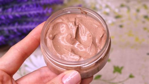 ანტიასაკობრივი ნიღაბი 60 წელს გადაცილებული ქალბატონებისათვის აუცილებლად ცადეთ რათა საკუთარ