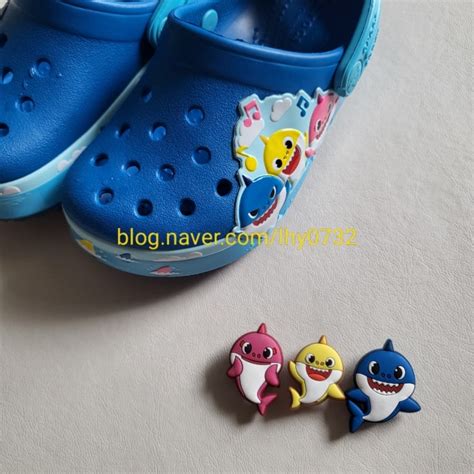 크록스 아기상어 신발 아기상어가족 지비츠 세트 네이버 블로그
