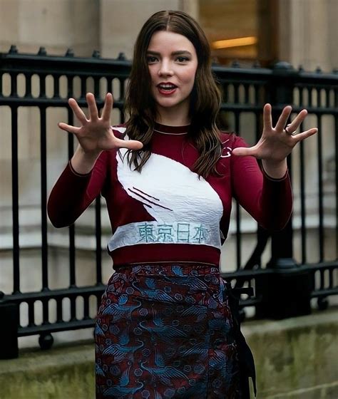 Anya Taylor Joy Casey Cooke Split Anya Taylor Joy Brunette Split