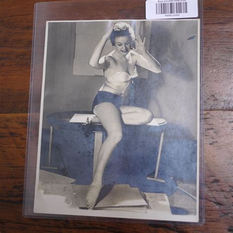 Original Vintage Gil Elvgren Pin Up Girl Model Photograph Bathing